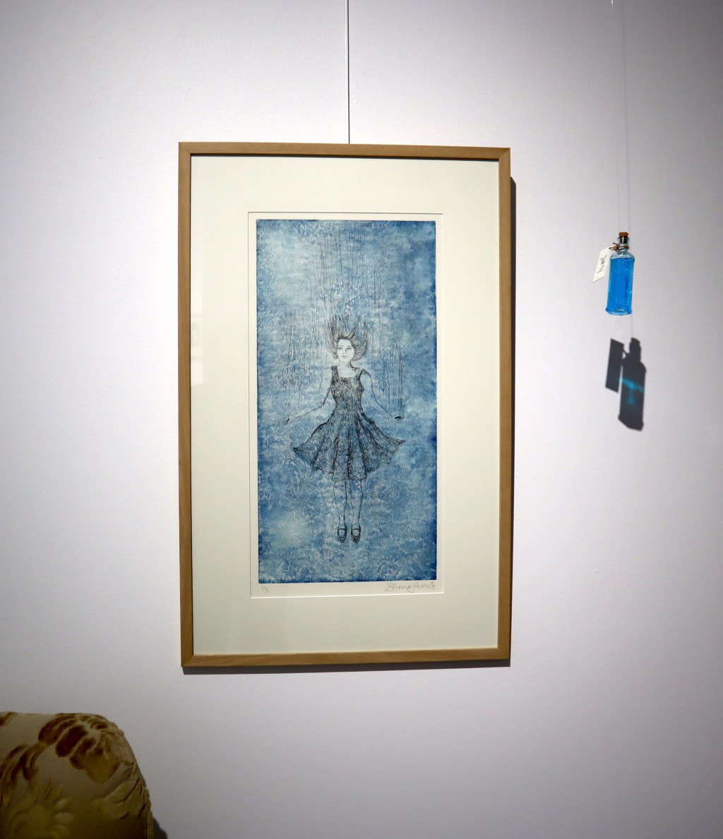 SHANA JAMES - Suspend (Edition 3/3) - STALA CONTEMPORARY
